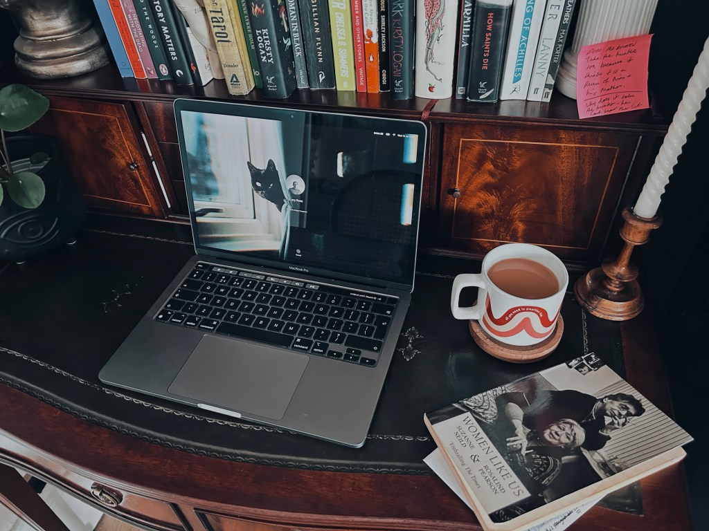 ABOUT – lucy rose (writer & filmmaker)